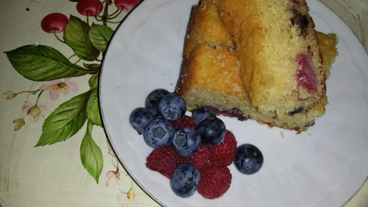 Saftig og god kake med friske bær og sjokolade – Alfhilds